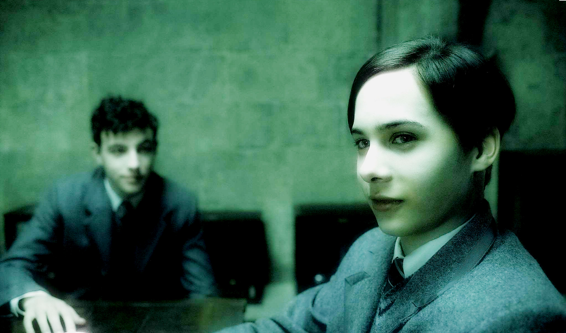 Young Tom Riddle from Harry Potter is actually pretty hot now